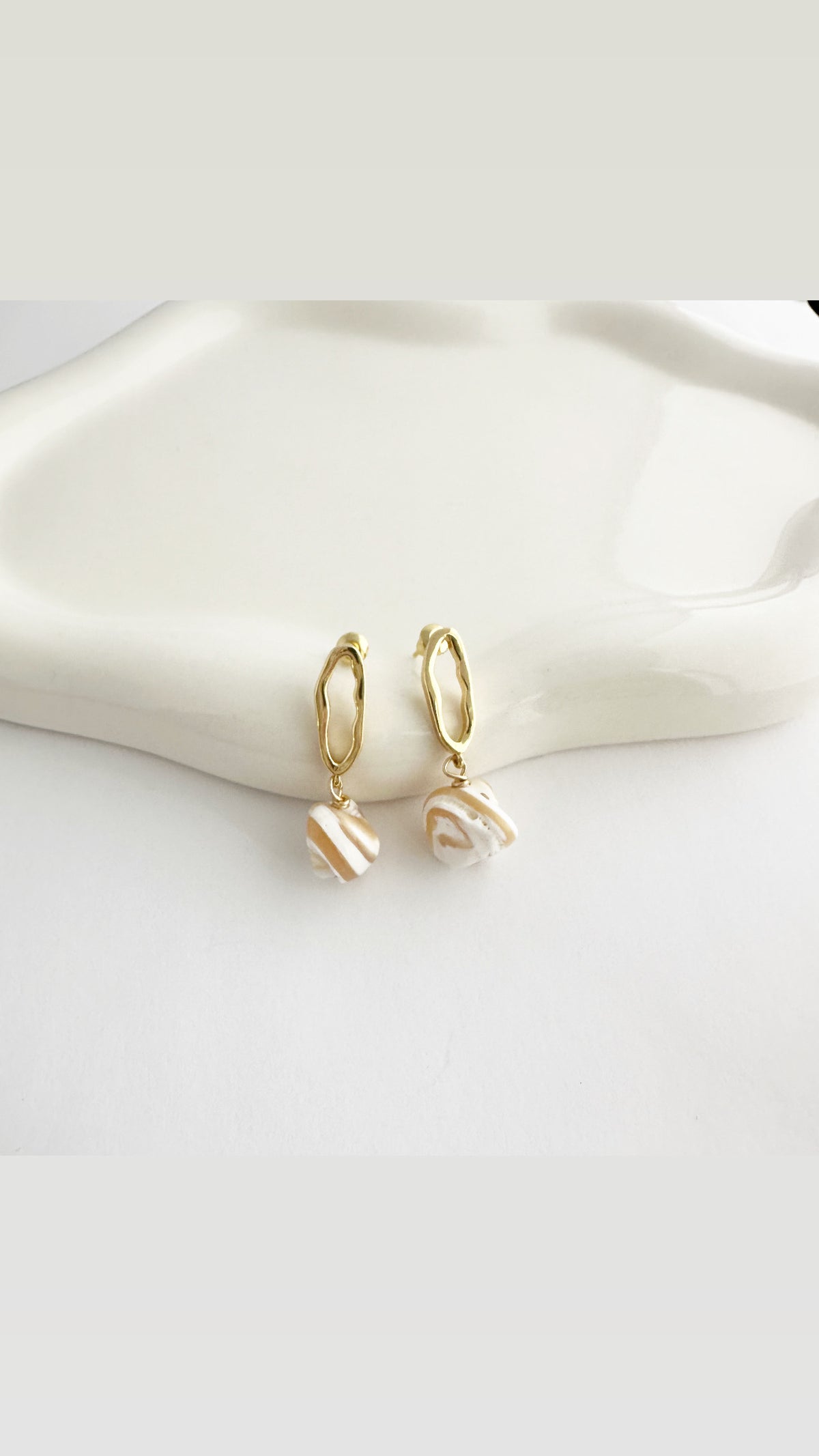 14k gold filled hominy shaped pearl earrings – Ray Jewelry